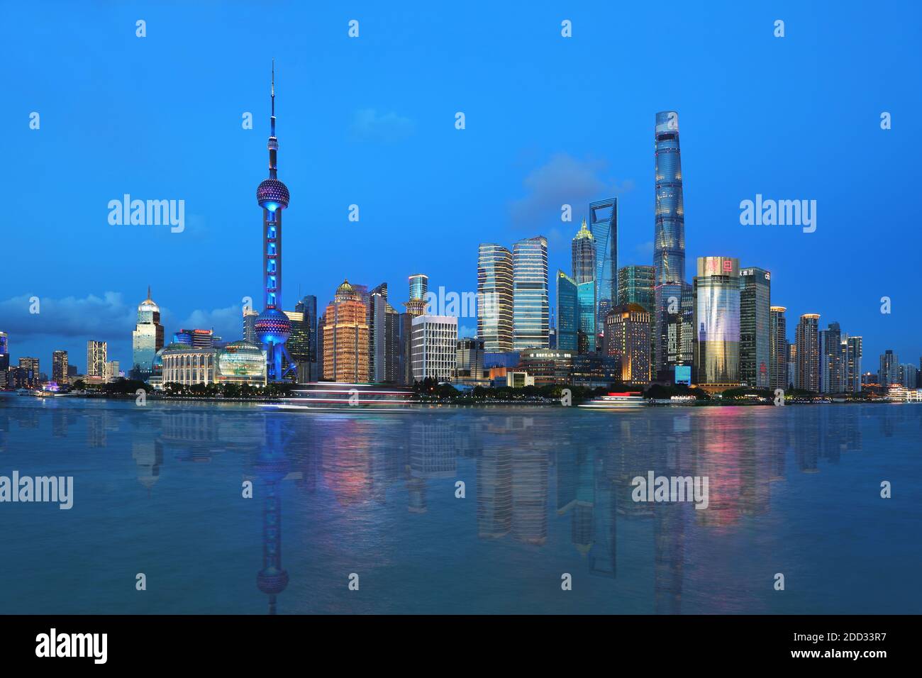 Skyscrapers and shanghai cbd hi-res stock photography and images - Alamy