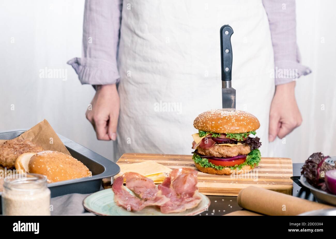 Female Chif cooking Big Burger or Cheeseburger Stock Photo - Alamy