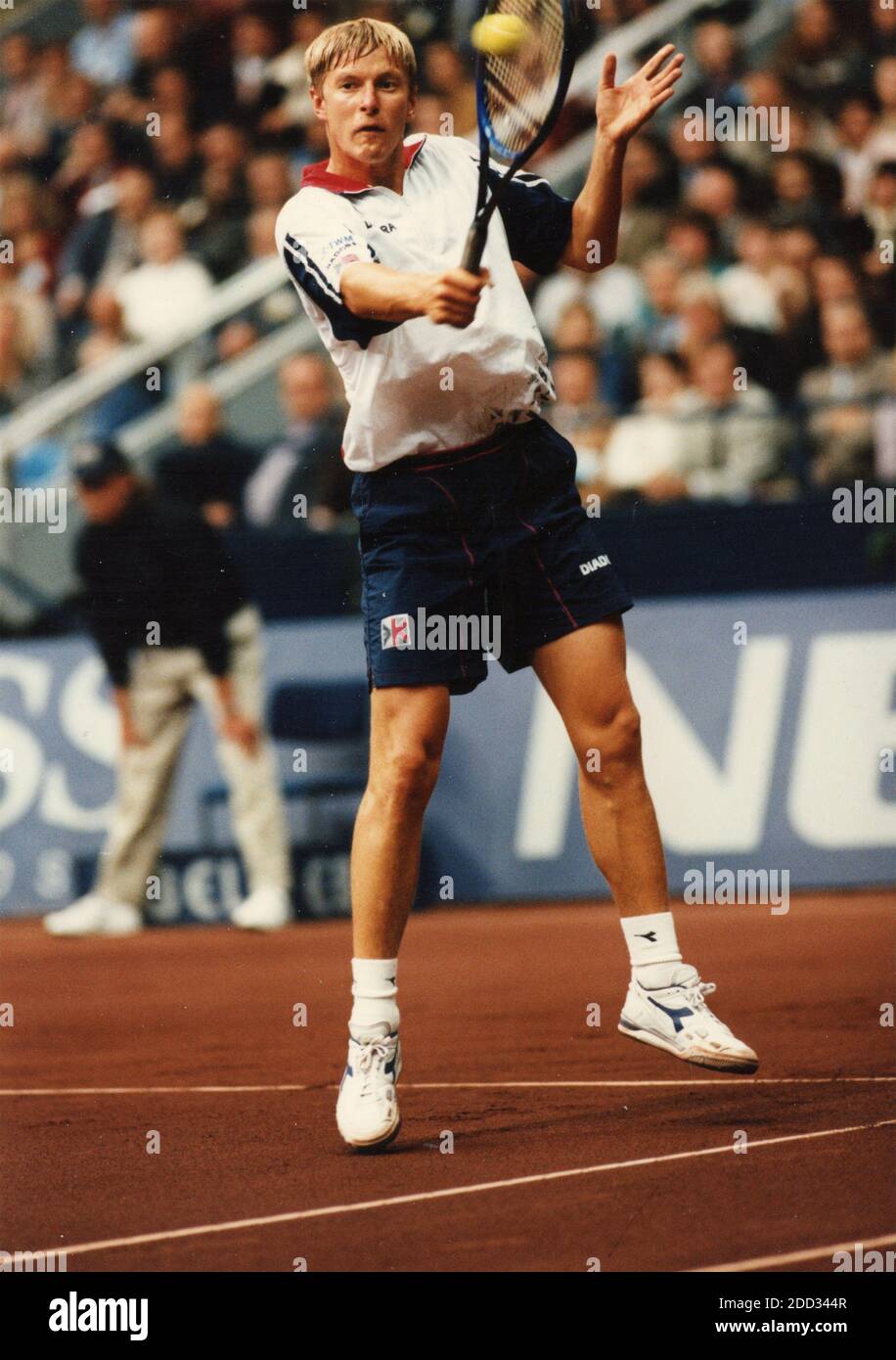 Yevgeny kafelnikov tennis player hi-res stock photography and images ...