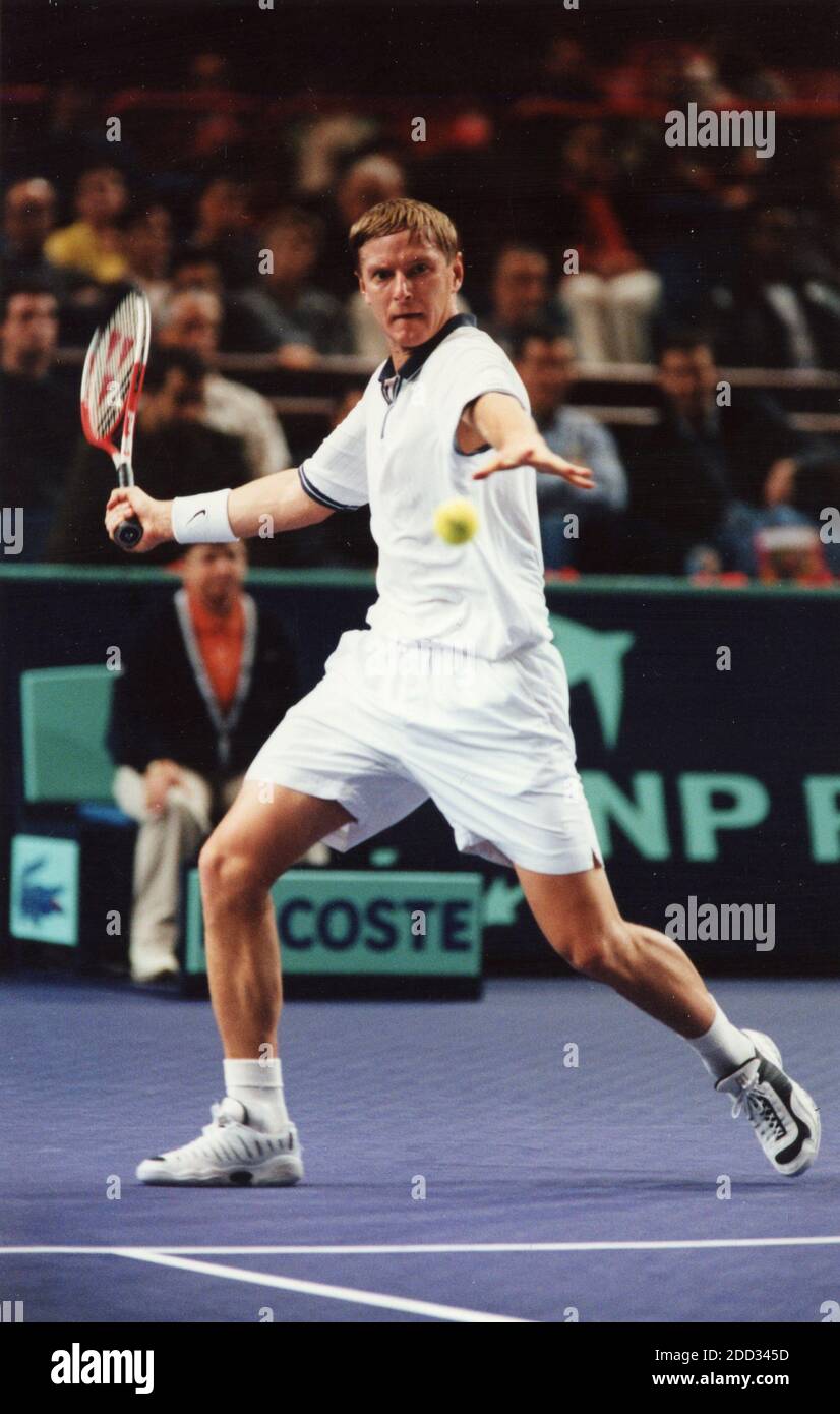 Yevgeny kafelnikov tennis player hi-res stock photography and images ...
