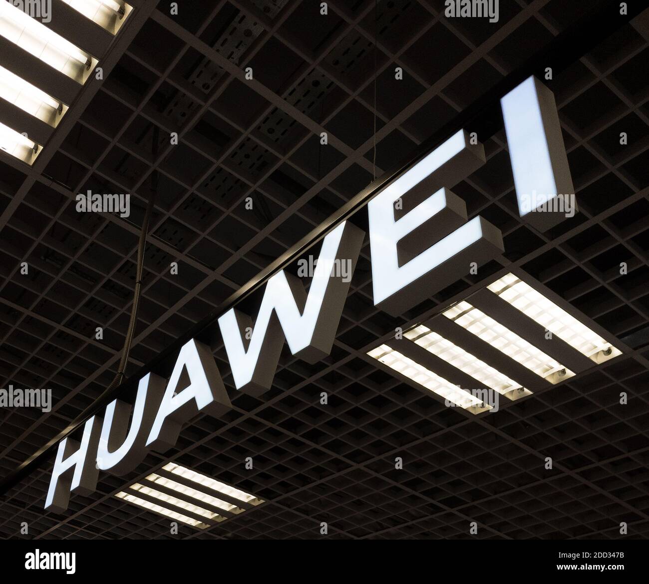 2020: Huawei light sign in the electronics store Stock Photo - Alamy