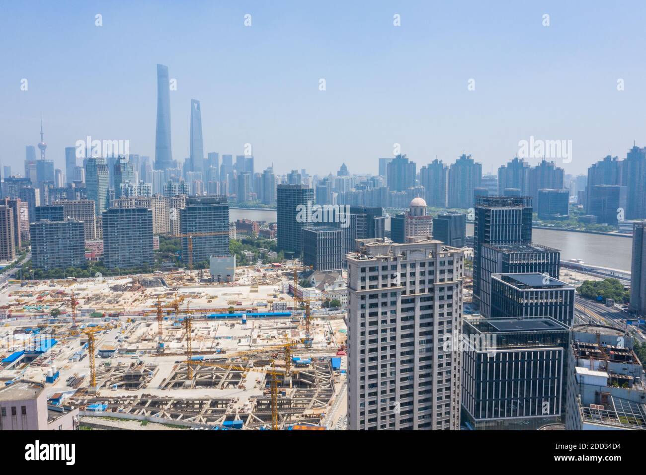Construction new building shanghai hi-res stock photography and images ...