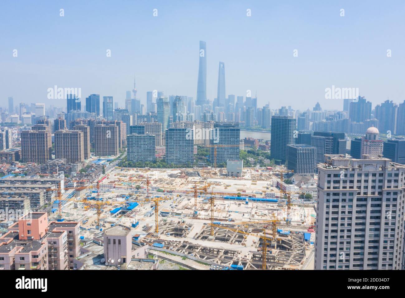 Construction new building shanghai hi-res stock photography and images ...