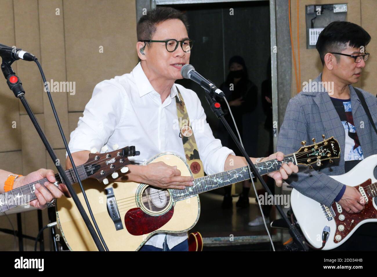 Taipei. 23rd Nov, 2020. Lo Ta-yu rehearses for the °guitar music ...