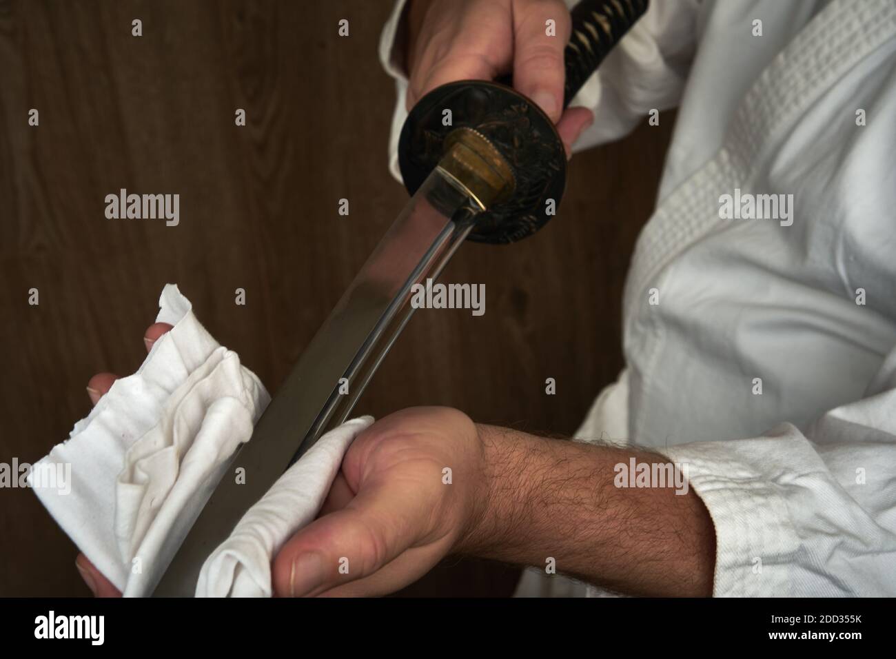 Man cleans blade of traditional Japanese katana sword Stock Photo - Alamy