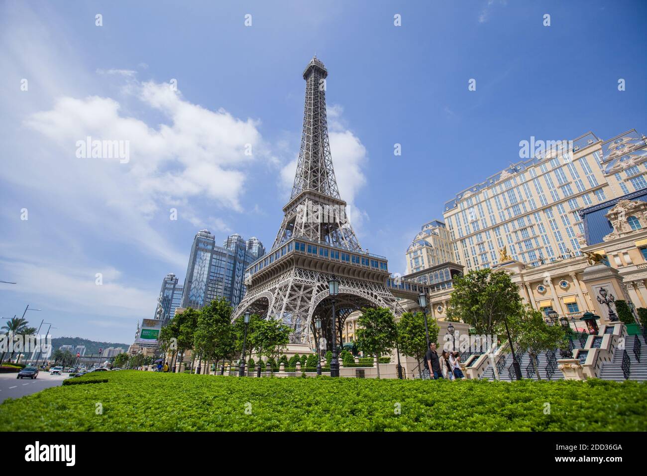 Parisian structures hi-res stock photography and images - Alamy