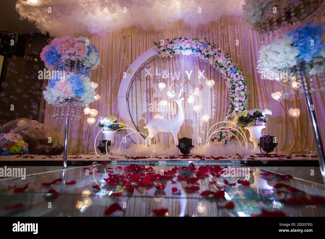 Hotel table waiting number hi-res stock photography and images - Alamy