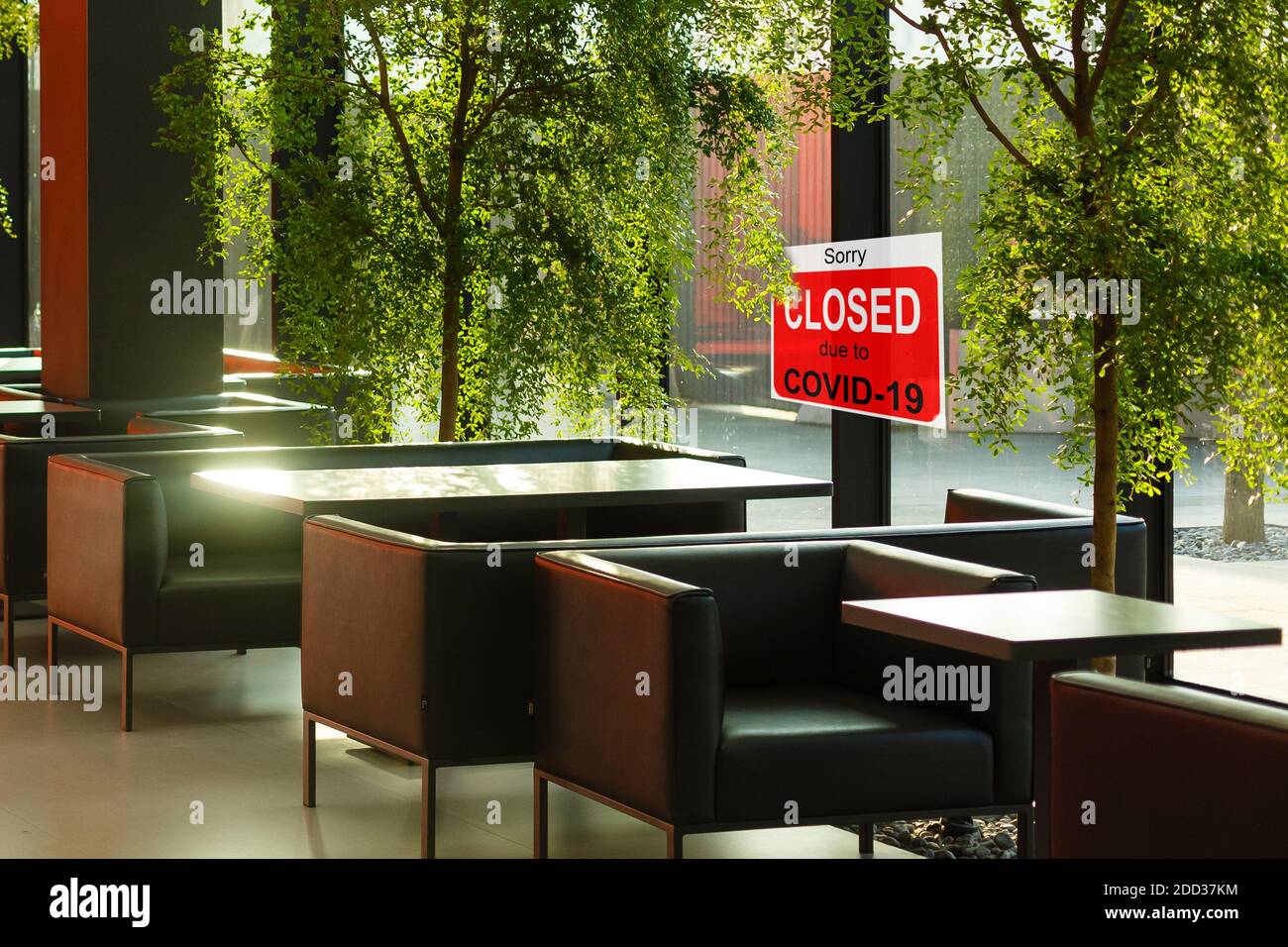 Business center closed due to COVID-19, sign with sorry in door window ...