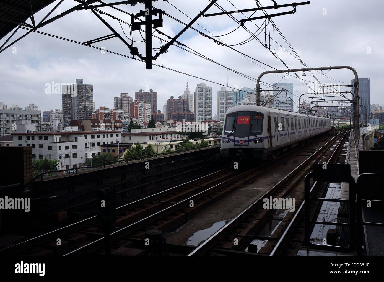 Shanghai subway station Stock Photo - Alamy