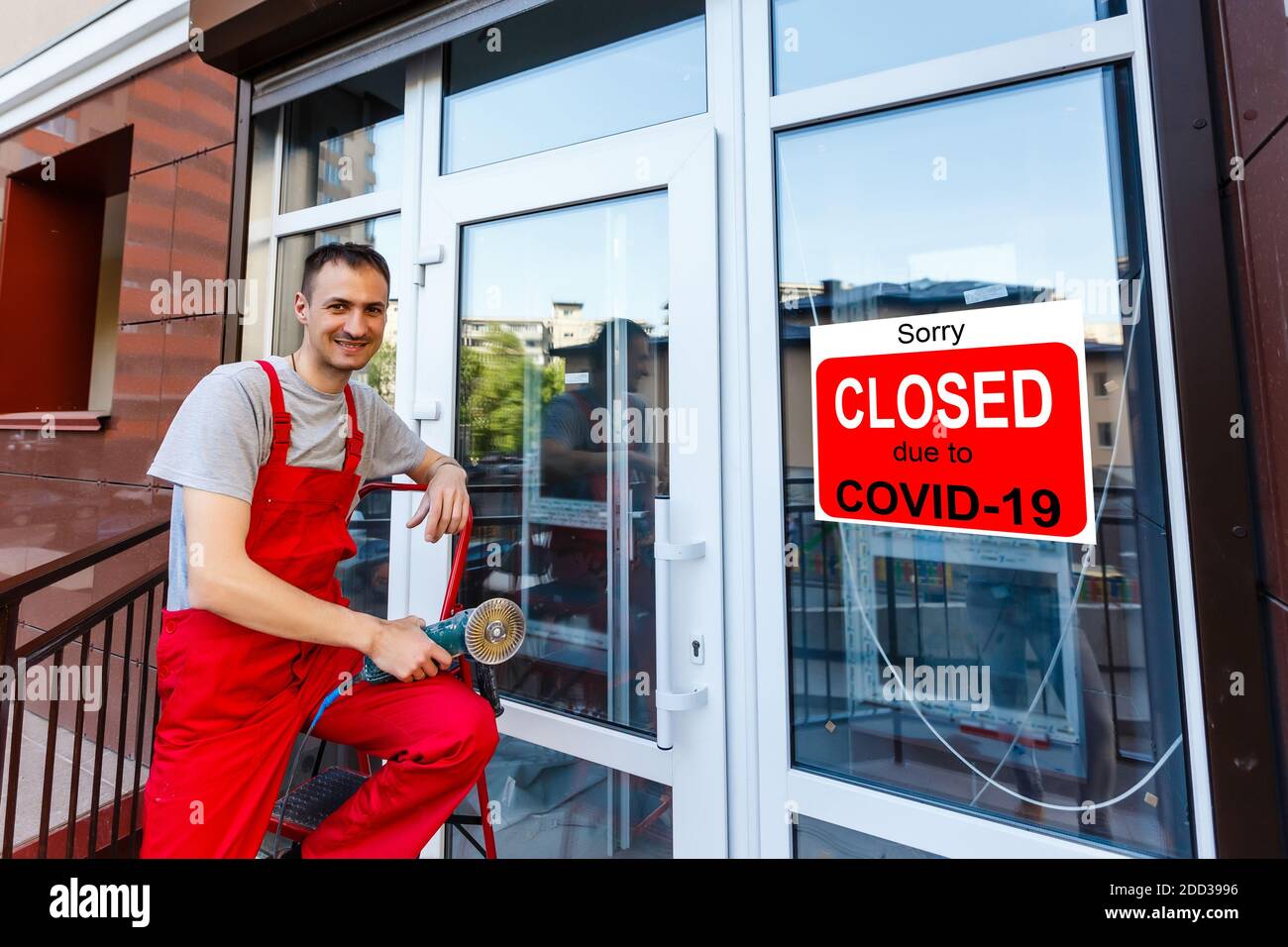 Business center closed due to COVID-19, sign with sorry in door window ...