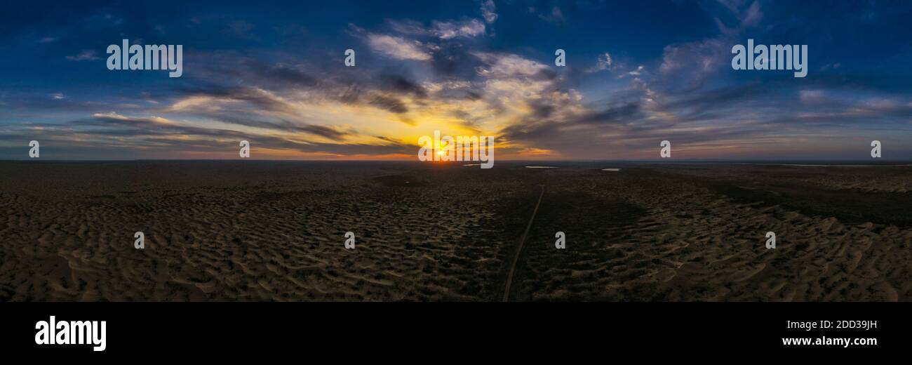 Inner Mongolia erdos seven xinghu desert ecological tourist attraction ...