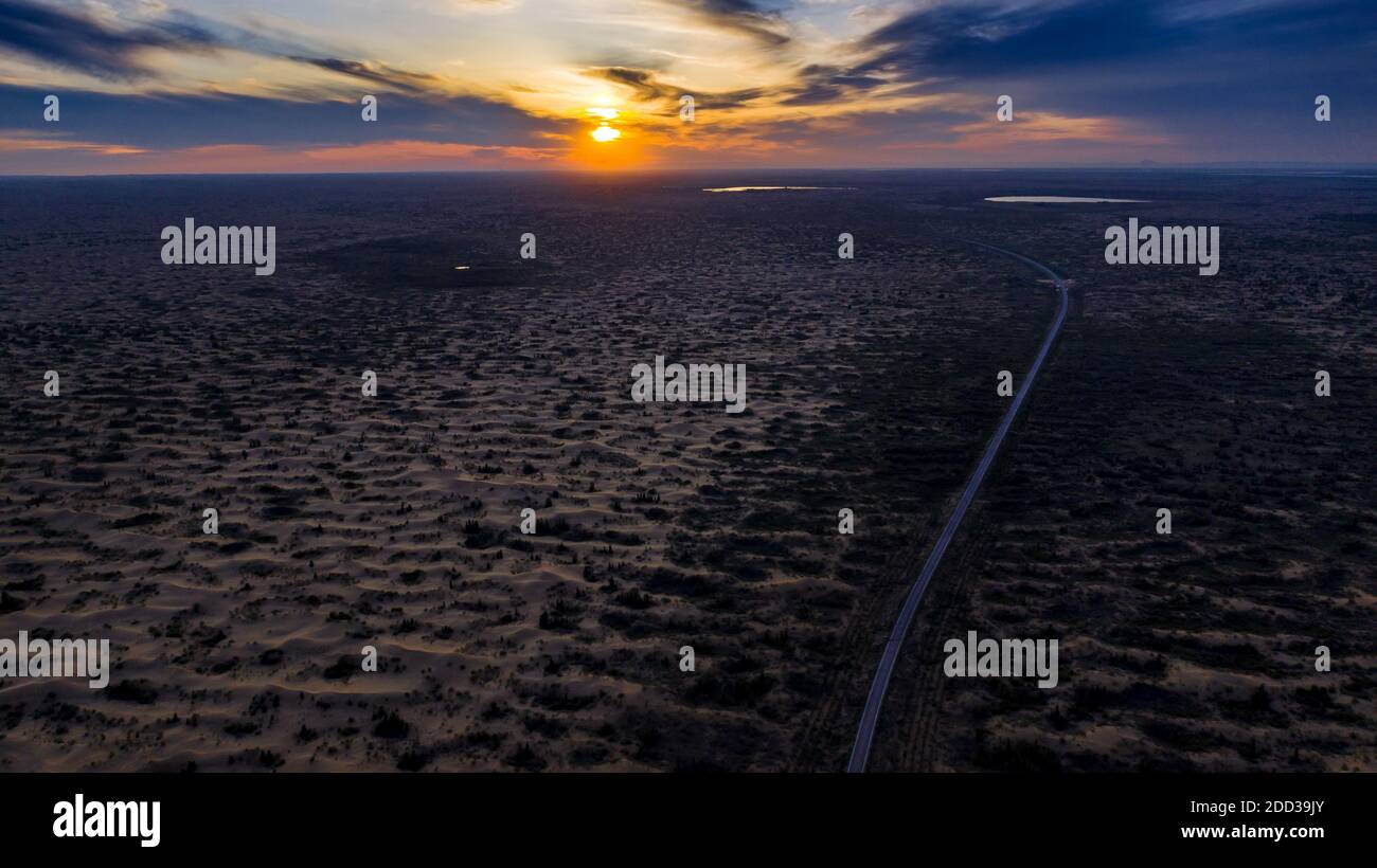 Inner Mongolia erdos seven xinghu desert ecological tourist attraction ...