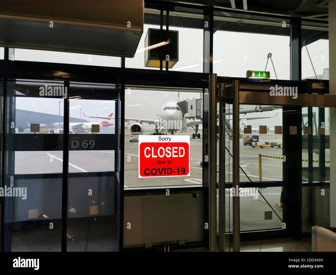 Business center closed due to COVID-19, sign with sorry in door window ...