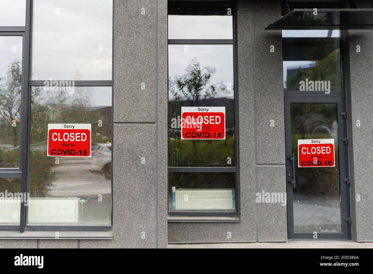 Business center closed due to COVID-19, sign with sorry in door window ...
