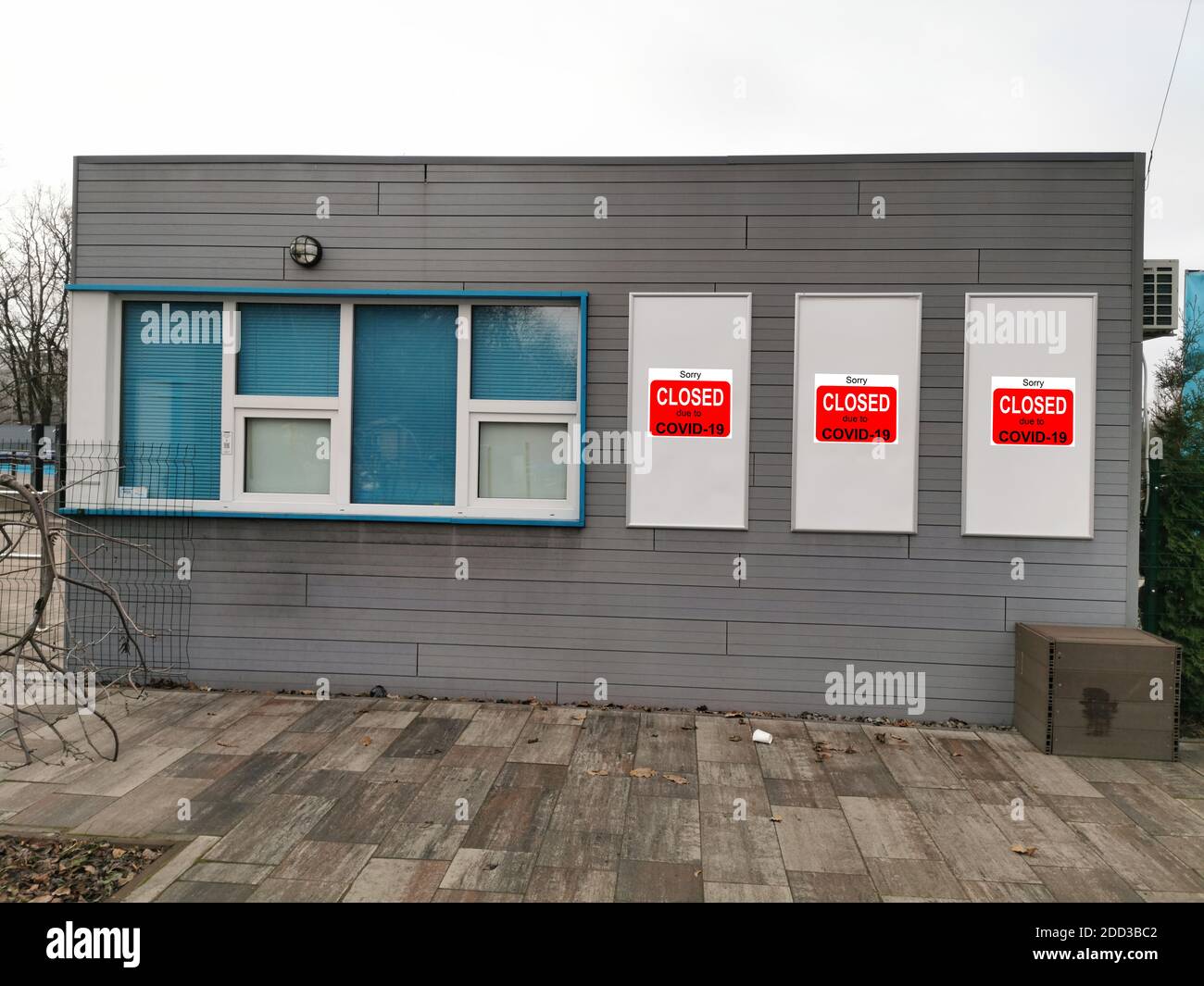 Business center closed due to COVID-19, sign with sorry in door window ...