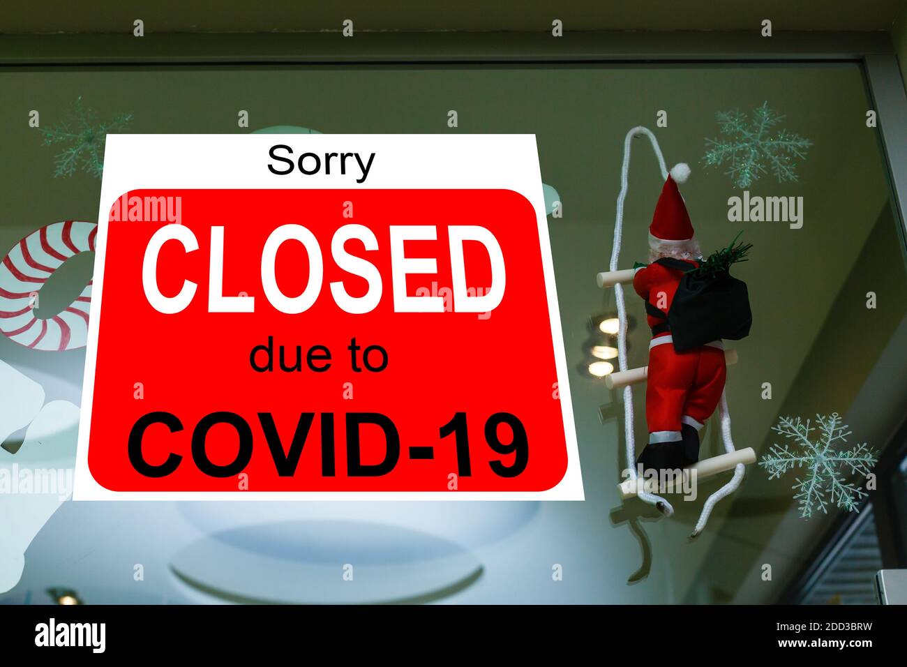 Business center closed due to COVID-19, sign with sorry in door window ...