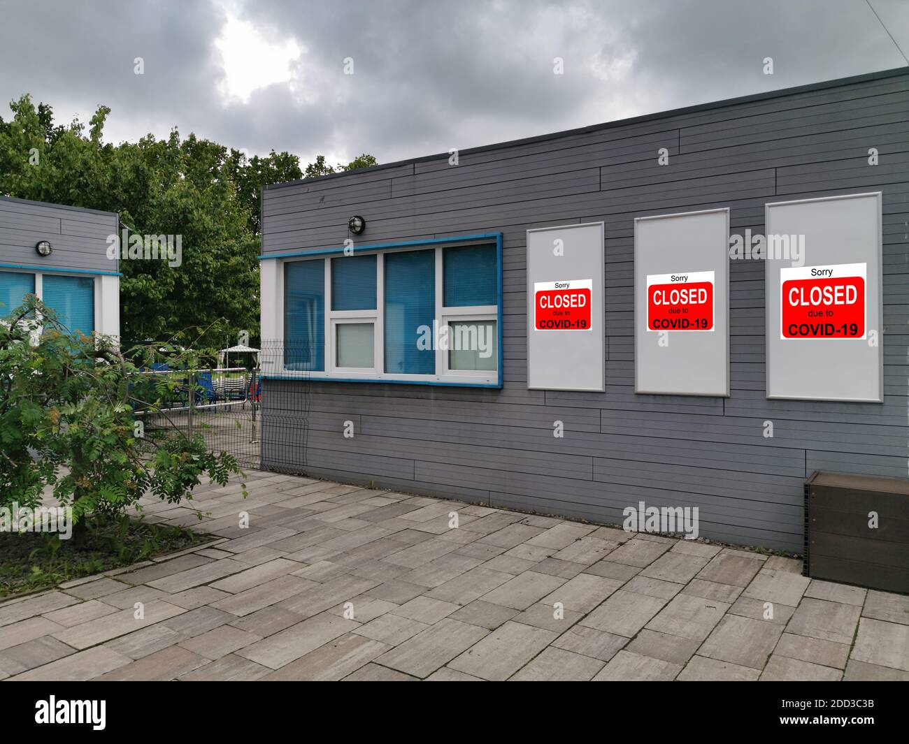 Business center closed due to COVID-19, sign with sorry in door window ...