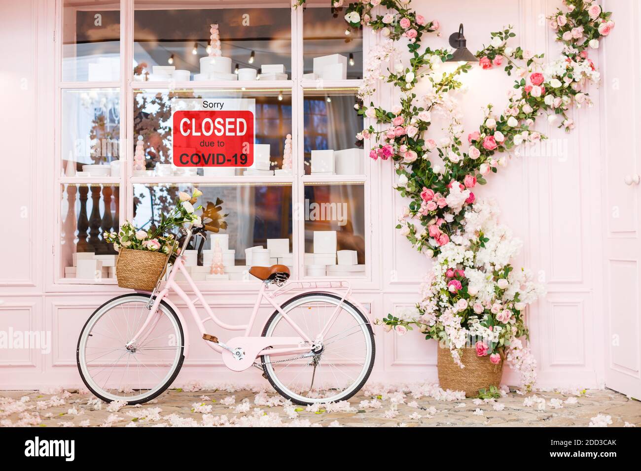 Business center closed due to COVID-19, sign with sorry in door window ...