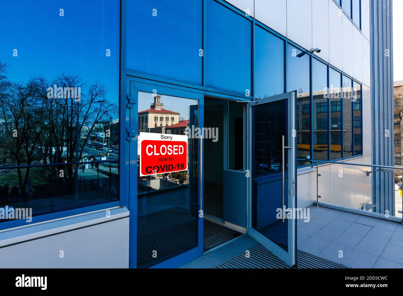 Business center closed due to COVID-19, sign with sorry in door window ...