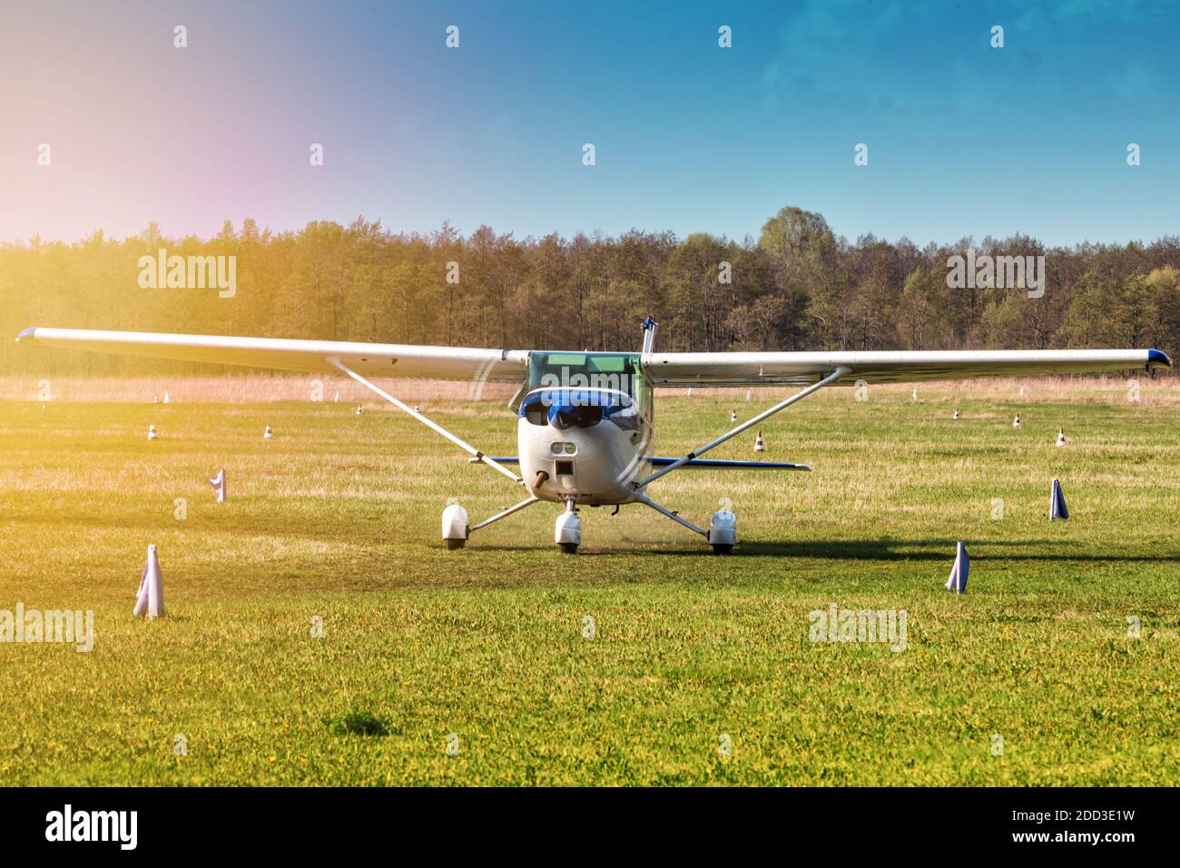 Small Aircraft Taxiing High Resolution Stock Photography and Images - Alamy