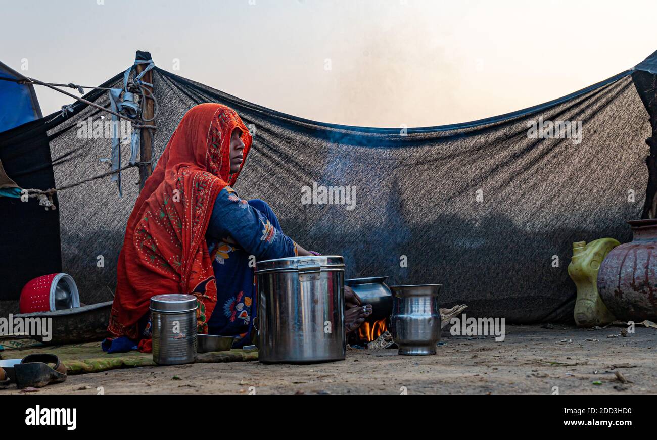 Unidentified nomadic woman making hi-res stock photography and images ...