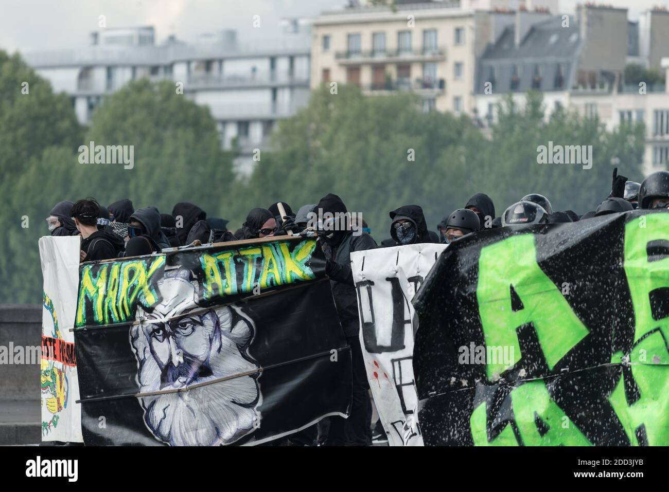 Black bloc france hi-res stock photography and images - Alamy