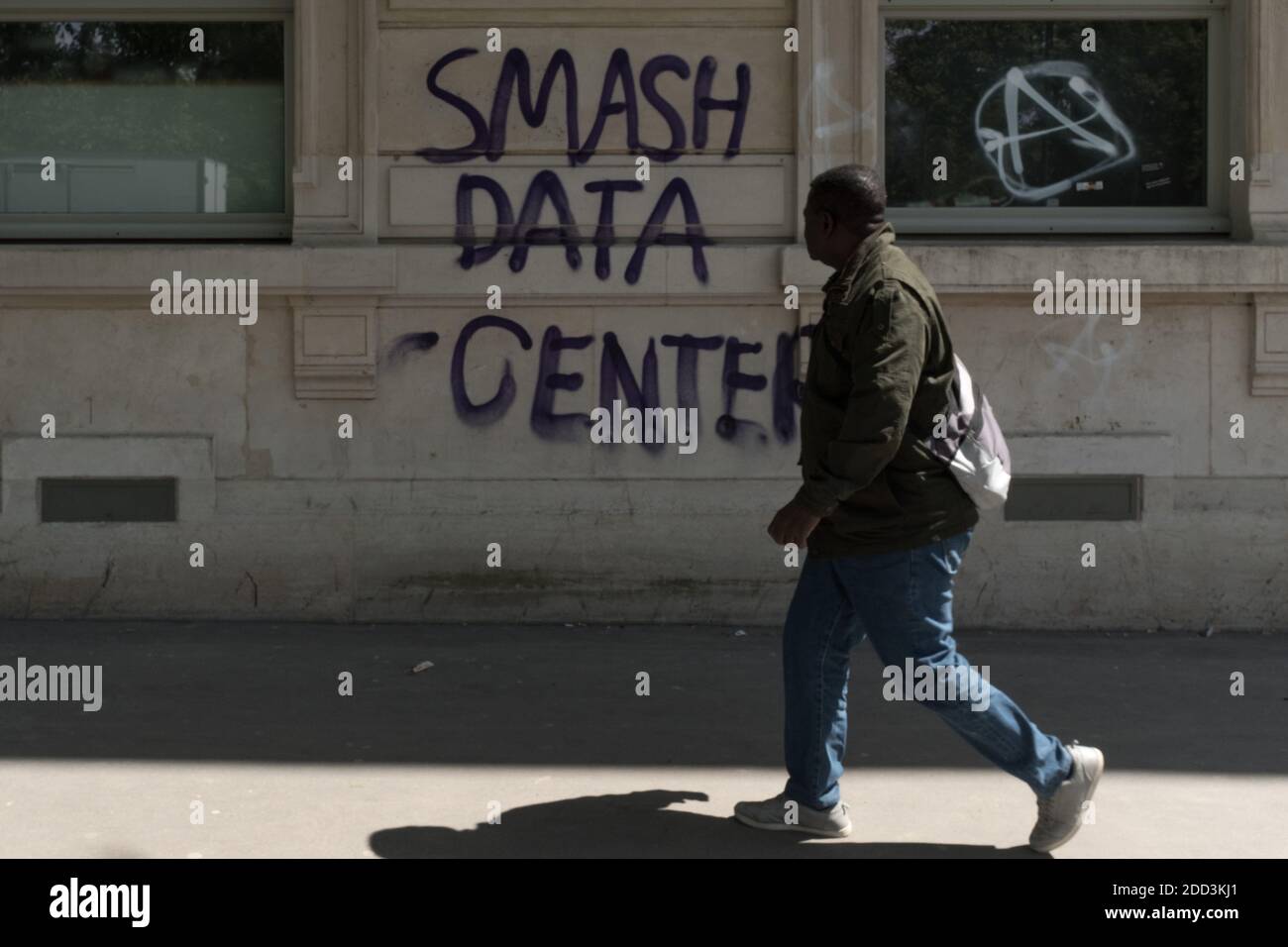 Black bloc paris hi-res stock photography and images - Alamy