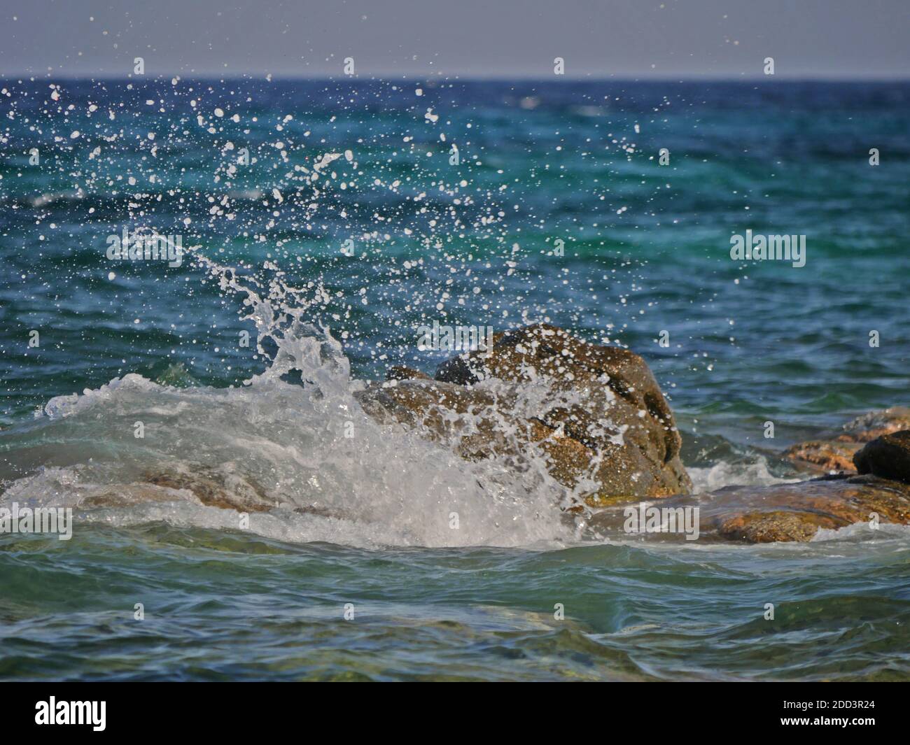 Waterfall breaking against rocks hi-res stock photography and images ...