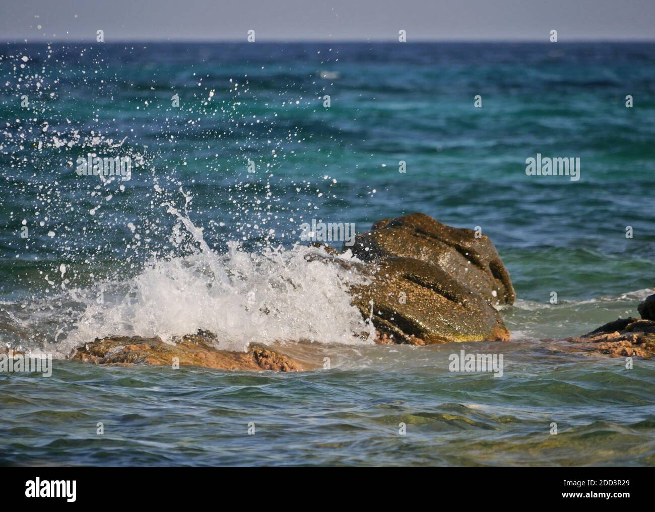 Waterfall breaking against rocks hi-res stock photography and images ...