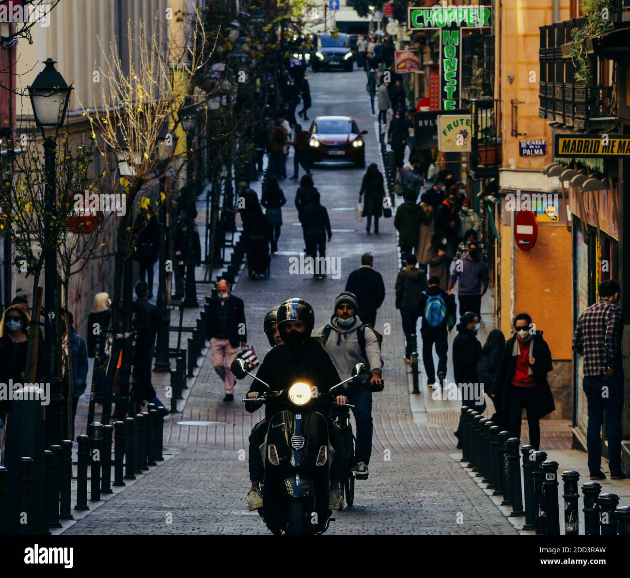 Crowded pedestrian street in Madrid, Spain Stock Photo - Alamy