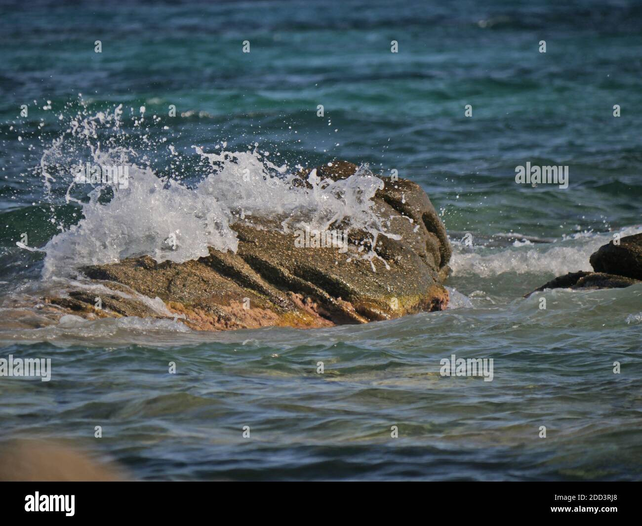 Waterfall breaking against rocks hi-res stock photography and images ...