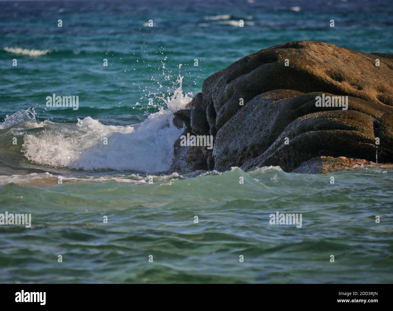 Waterfall breaking against rocks hi-res stock photography and images ...