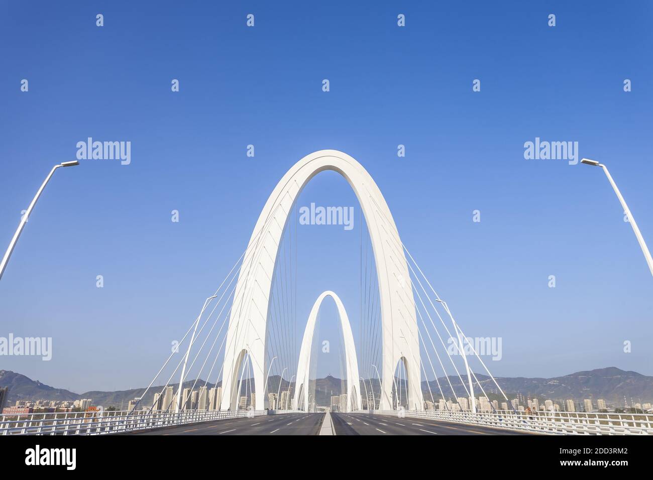 Bridge and highway guardrails hi-res stock photography and images - Alamy