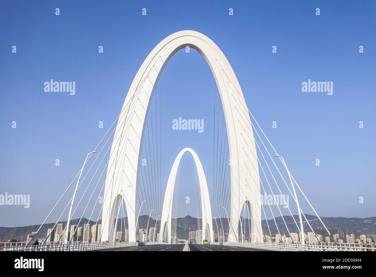Bridge and highway guardrails hi-res stock photography and images - Alamy