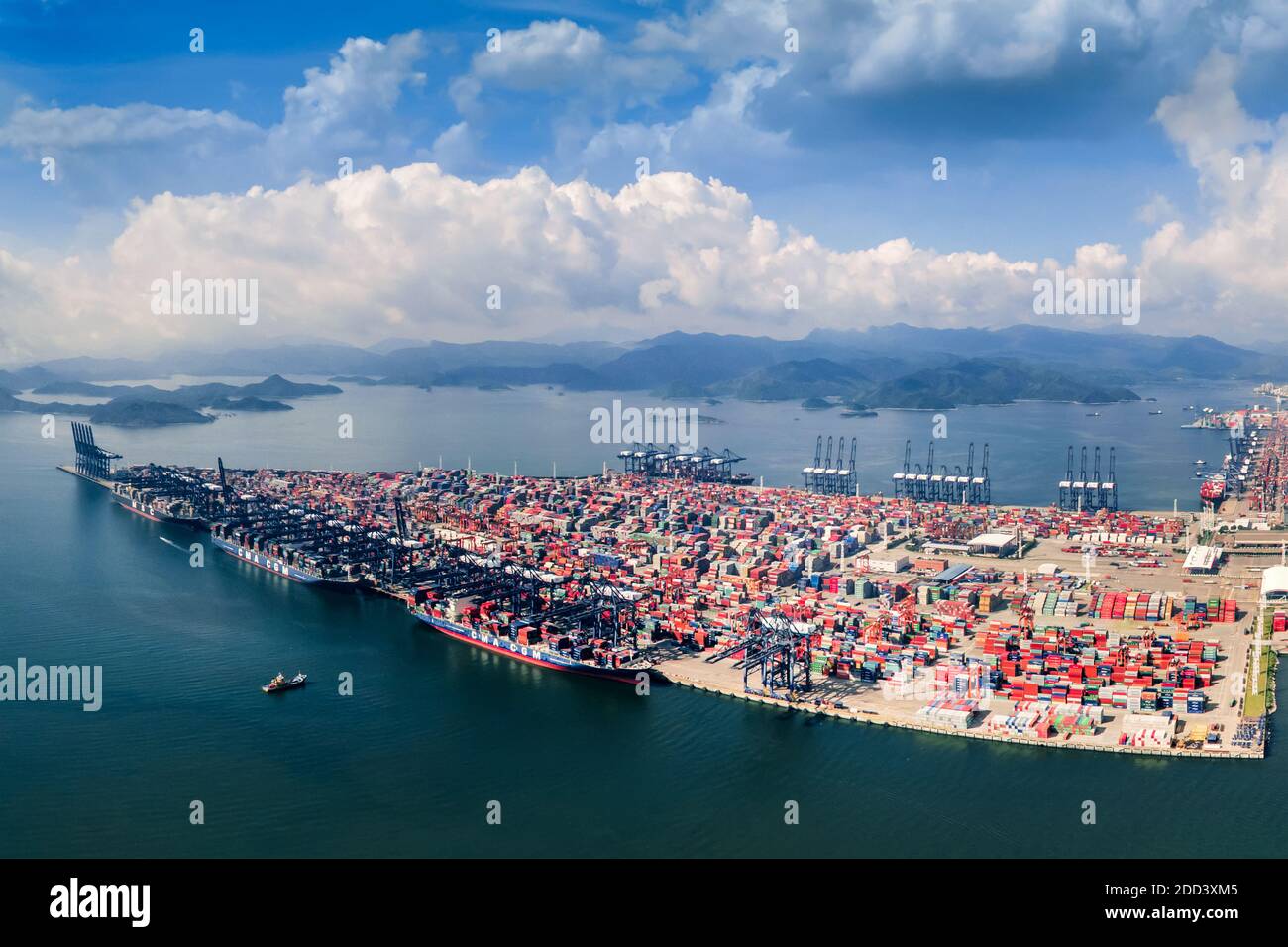 Shenzhen yantian port Stock Photo - Alamy