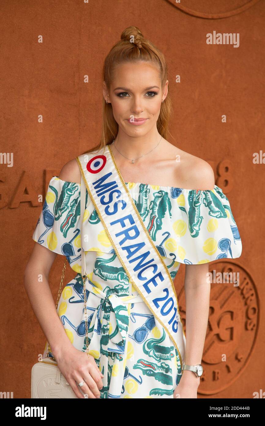 Maeva village hi-res stock photography and images - Alamy