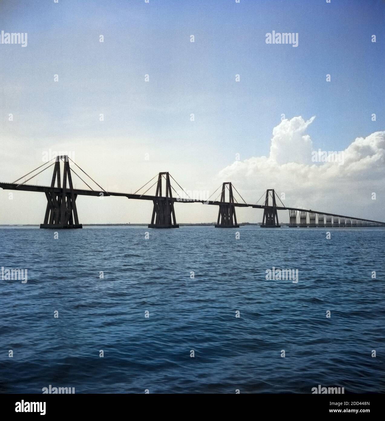 General rafael urdaneta brucke hi-res stock photography and images - Alamy