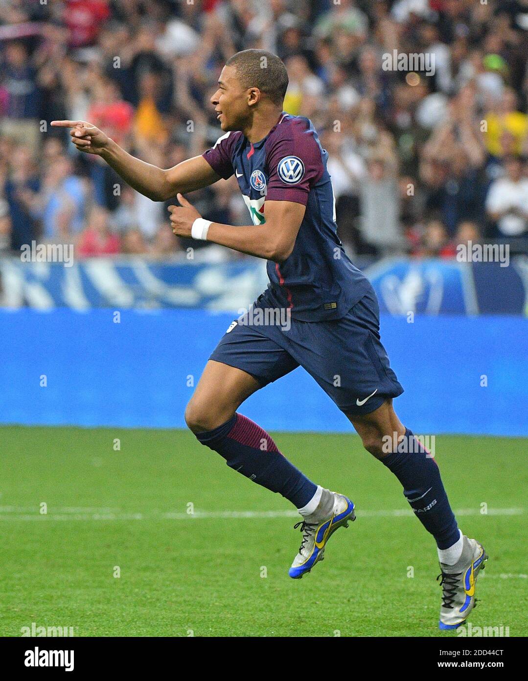 Front kylian mbappe hi-res stock photography and images - Alamy