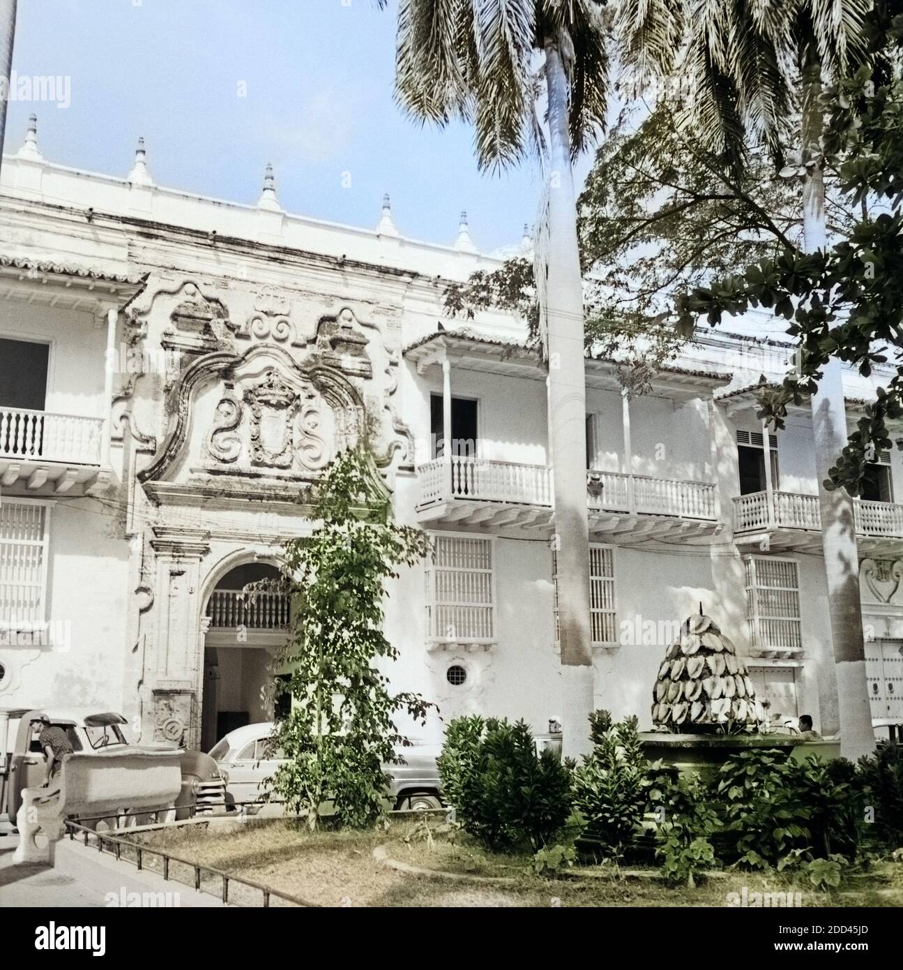 Cartagena colombia fountain architecture hi-res stock photography and ...