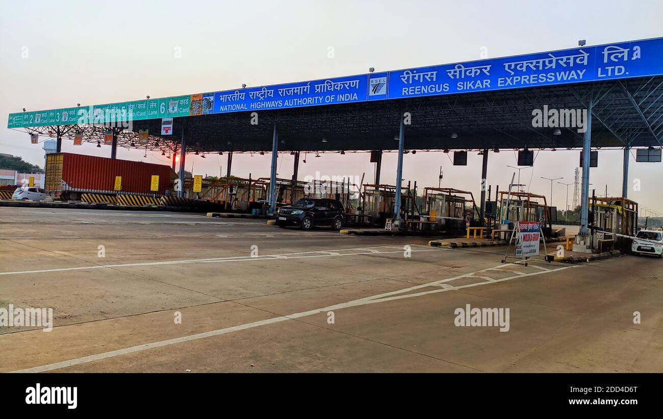Lorry toll booth hi-res stock photography and images - Alamy