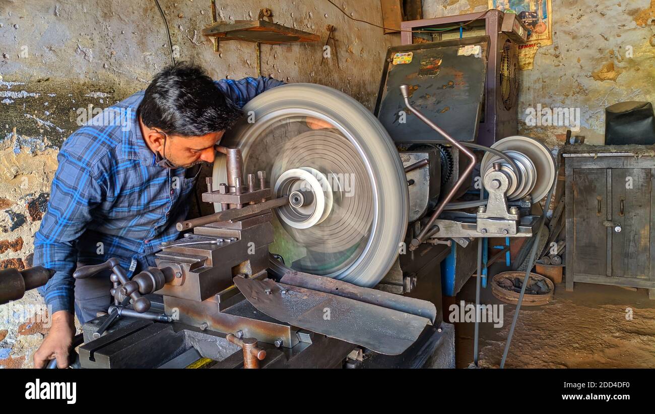 November 2020- Mahroli, Jaipur, India / Professional Indian Mechanic ...