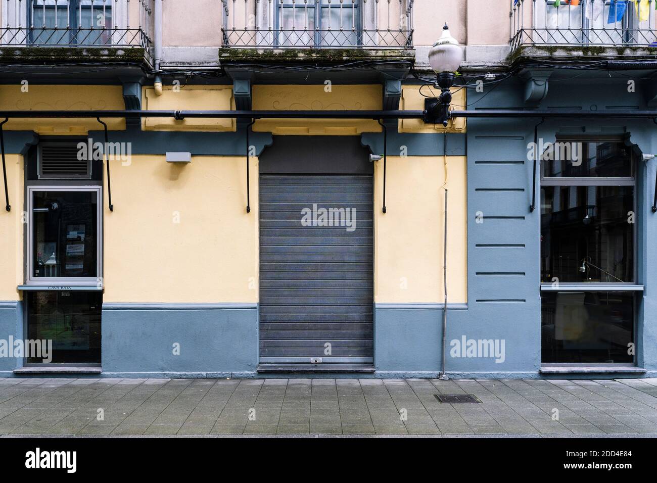 Closed shutter store architecture hi-res stock photography and images ...