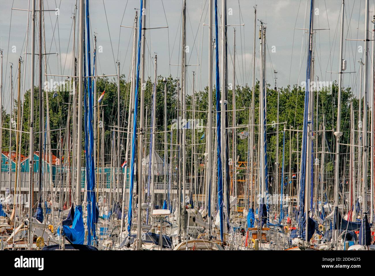 Masts horizontal hi-res stock photography and images - Alamy