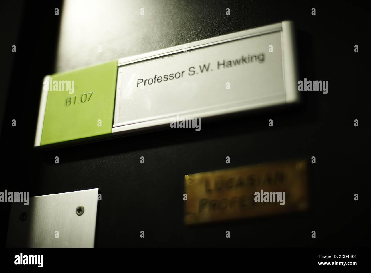 Stephen hawking cambridge office hi-res stock photography and images ...