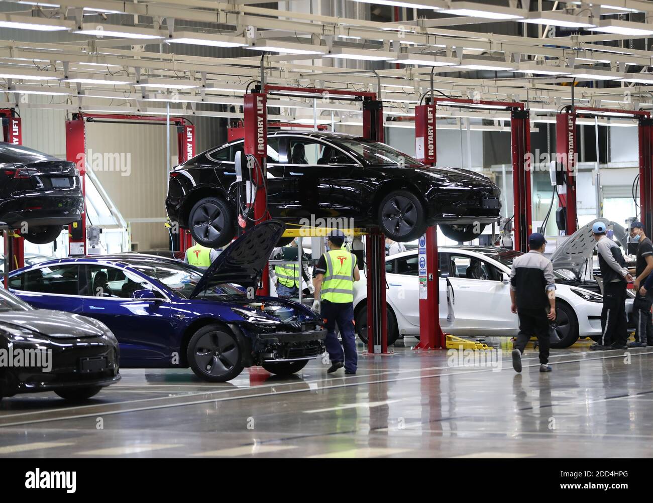Tesla y electric car hi-res stock photography and images - Alamy