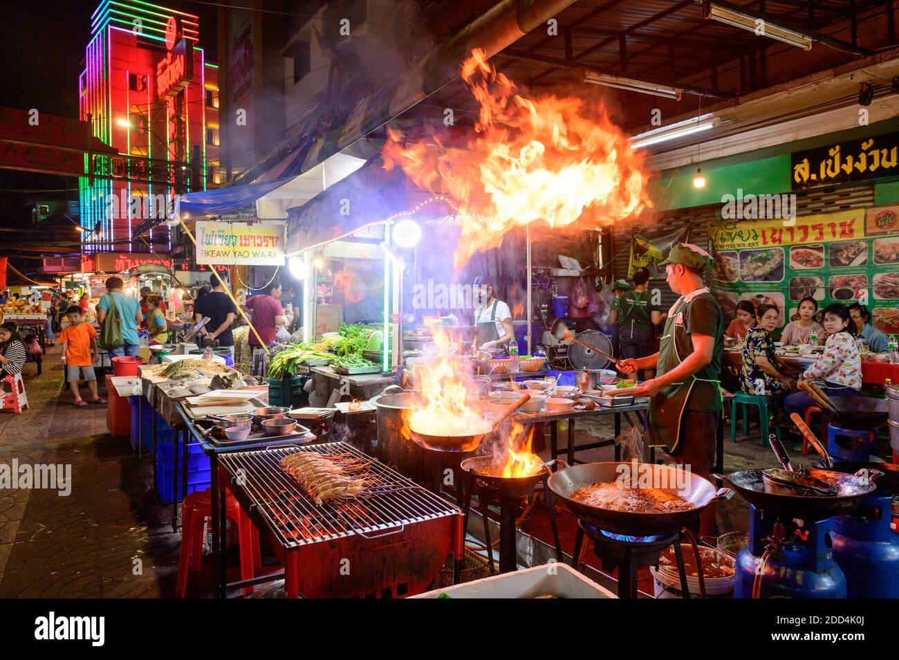 Chef cooking food at street side restaurant in Yaowarat road, Bangkok ...