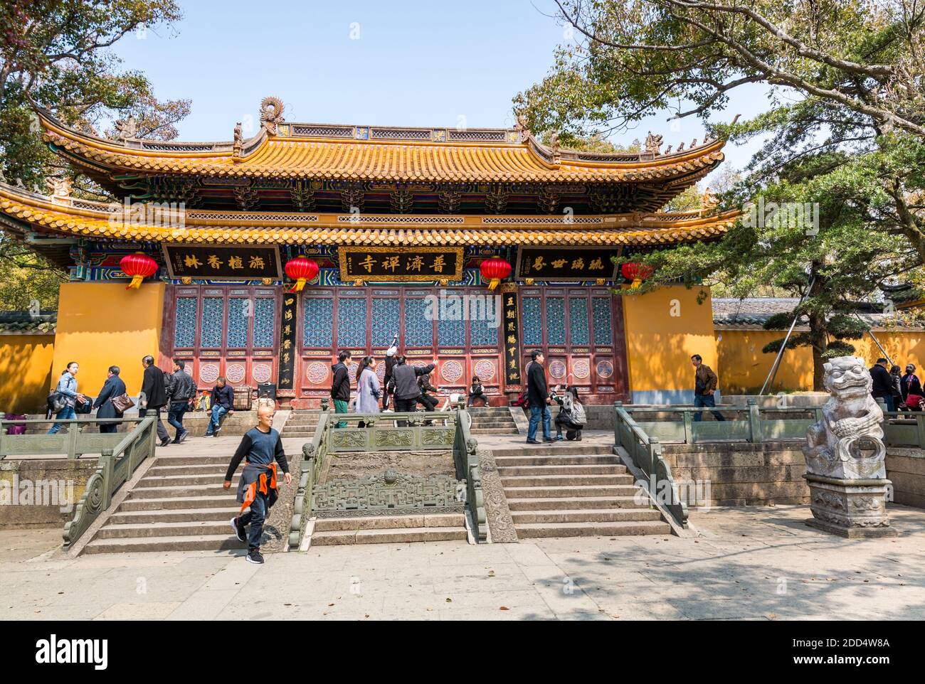 Main building of Puji Temples in the Putuoshan, Zhoushan Islands ...