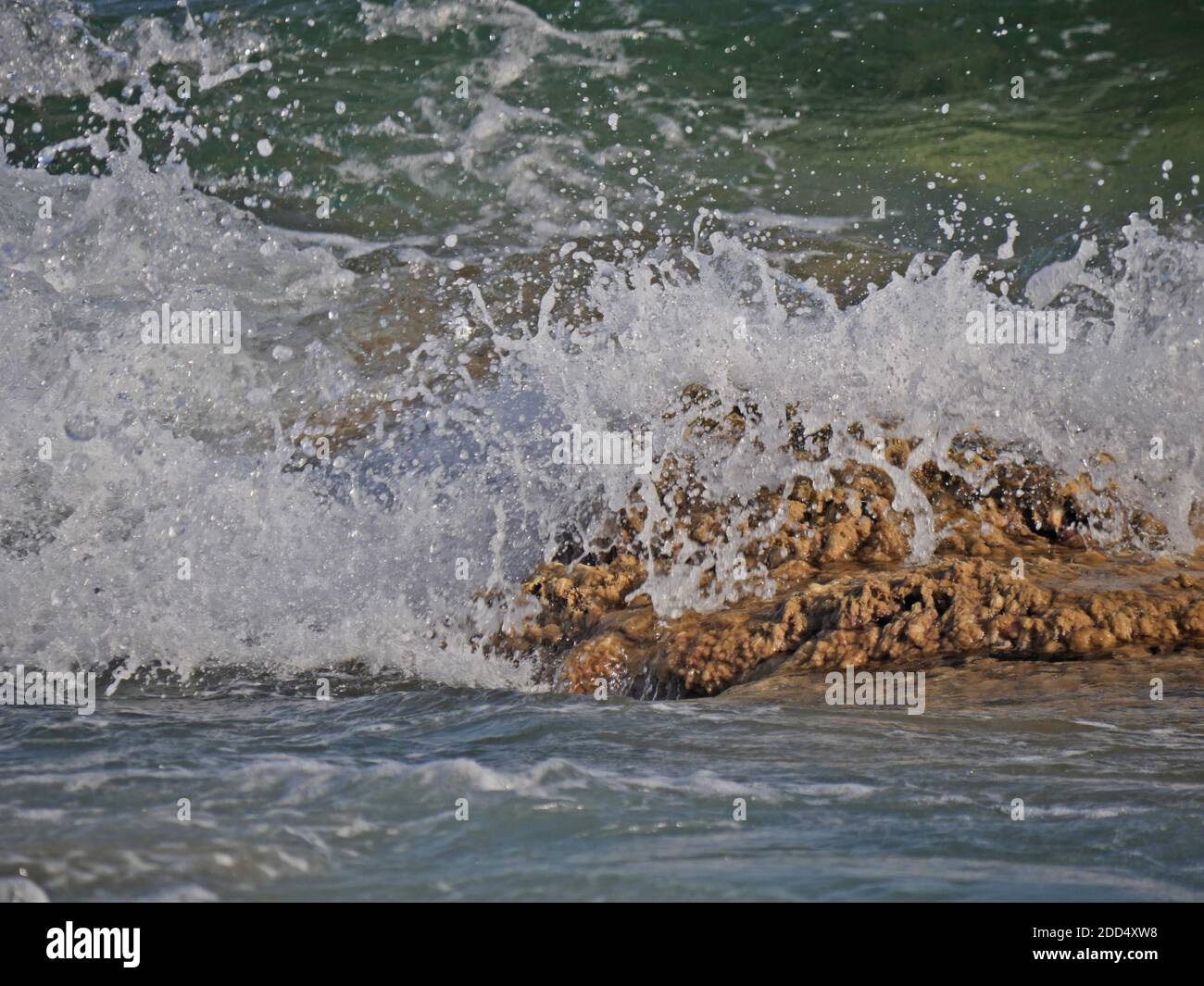 Wave crashing against rocks cliff hi-res stock photography and images ...