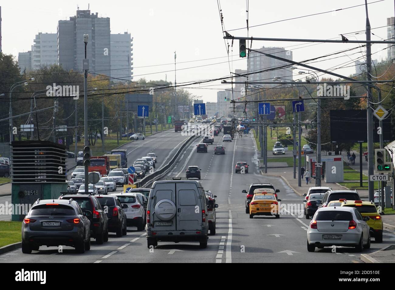 Road traffic in Moscow Stock Photo - Alamy