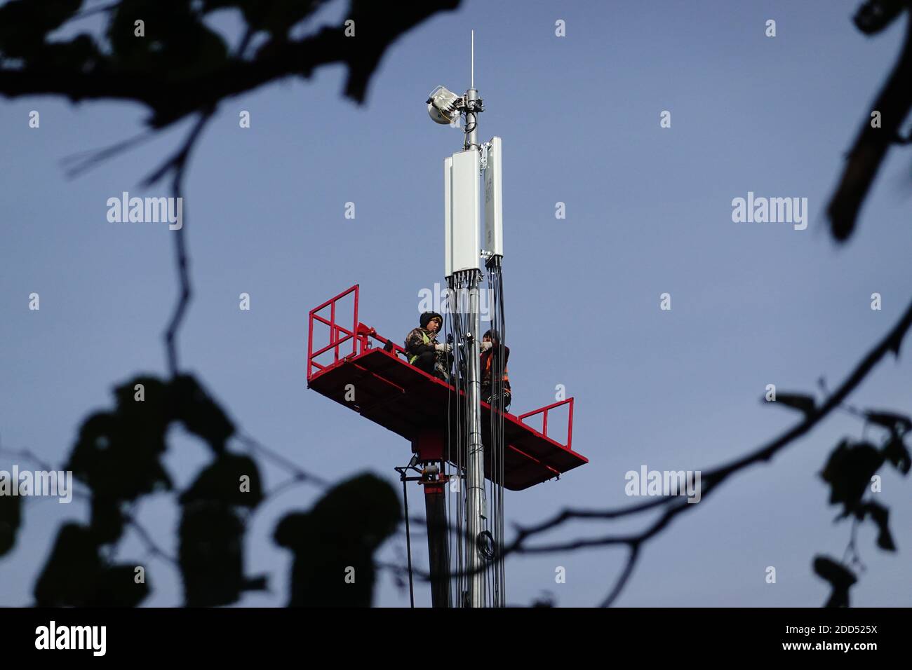 Cell tower antenna installation hi-res stock photography and images - Alamy